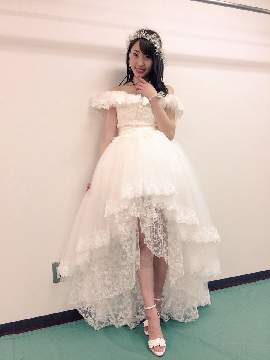 [잡담] akb는 졸업드레스도 만들어 주는데 이것도 진짜 이뻐..... - 인스티즈(instiz) 연예 카테고리