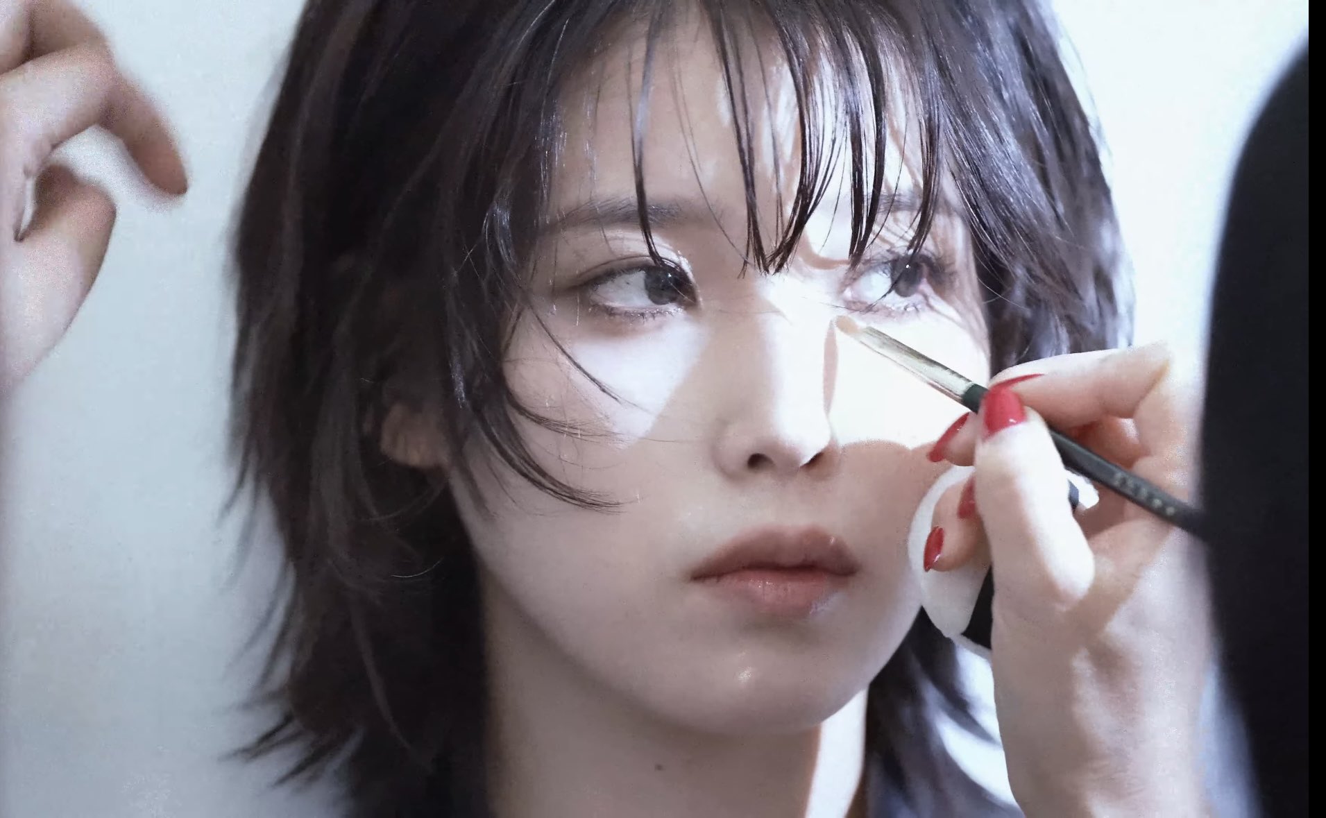 [잡담] 아이유 이번 시그 얼굴 - 인스티즈(instiz) 연예 카테고리