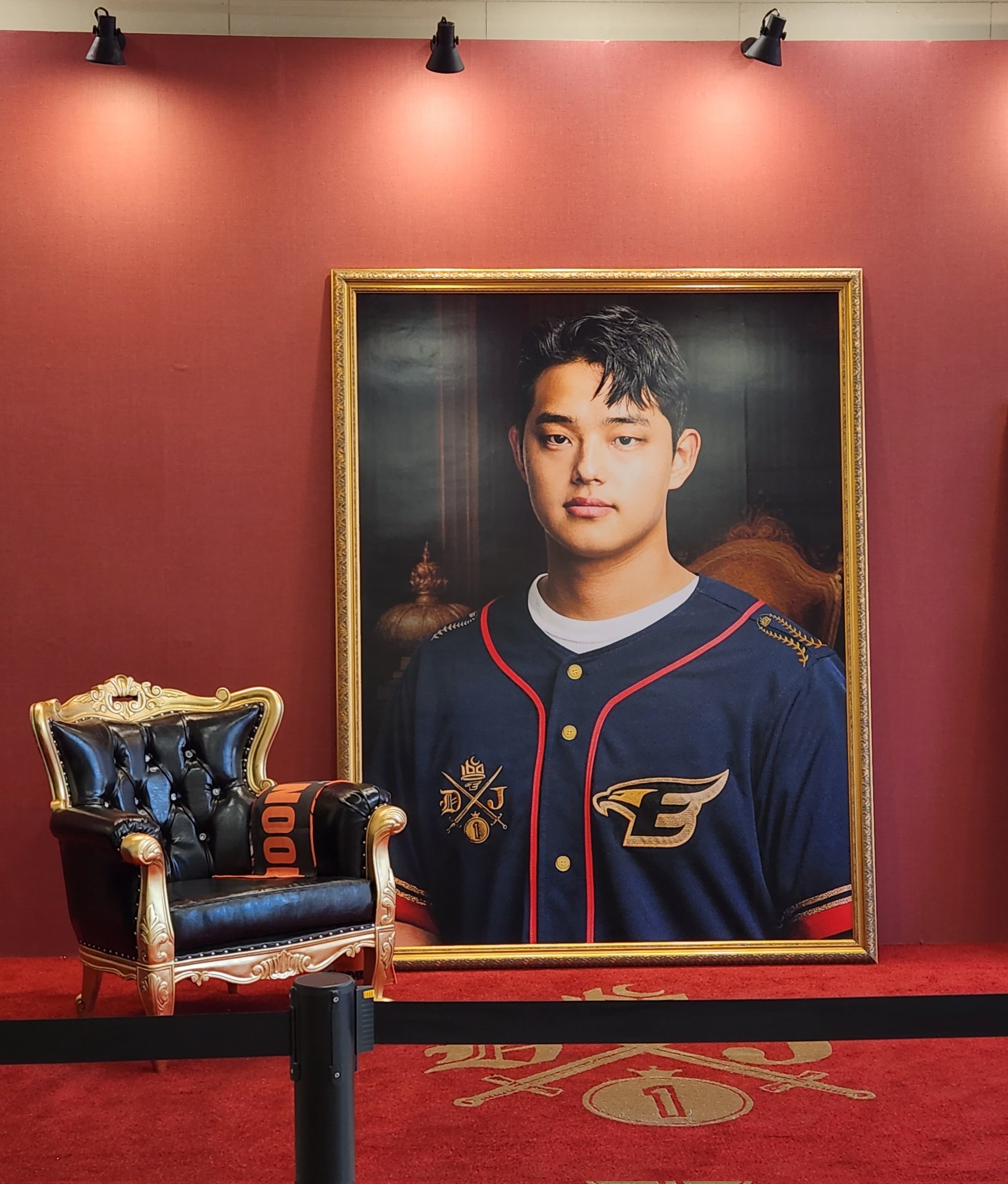 [잡담] 현재 대전 갤러리아 타임월드 1층 상황(feat.KBO 한화) - 인스티즈(instiz) 연예 카테고리