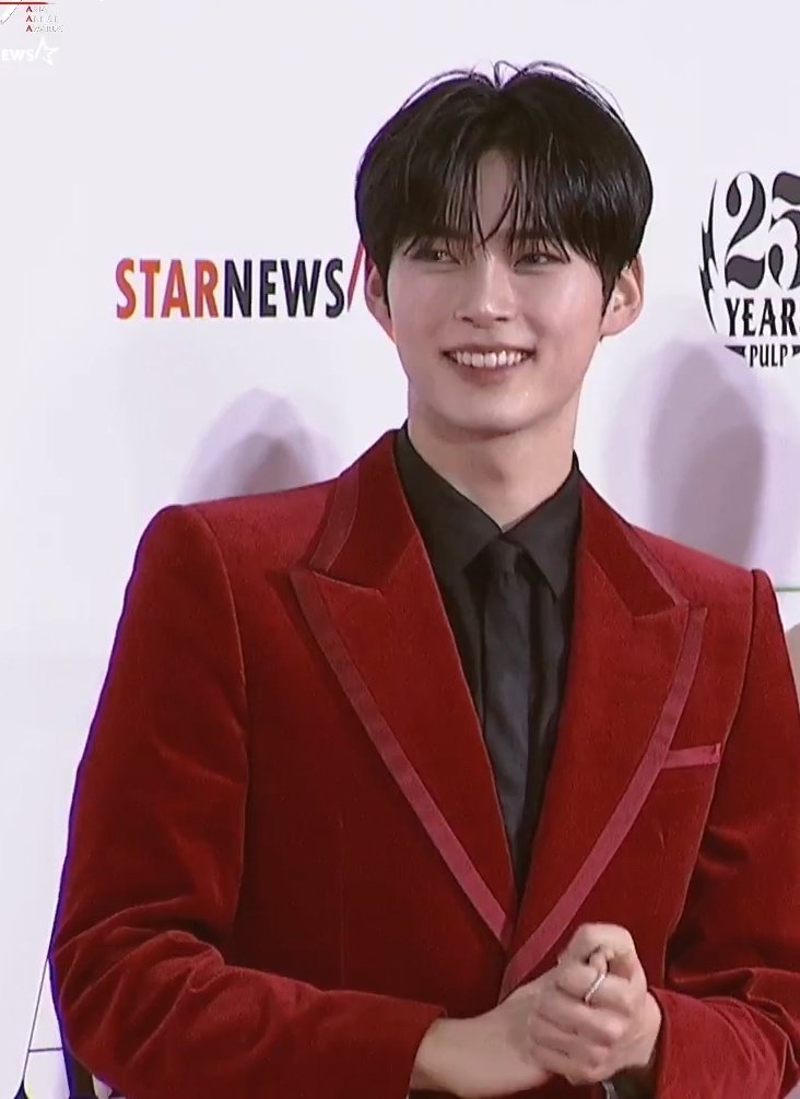 [잡담] 세계최대규모 공연장에 MC맡은 신인아이돌 성한빈 - 인스티즈(instiz) 연예 카테고리