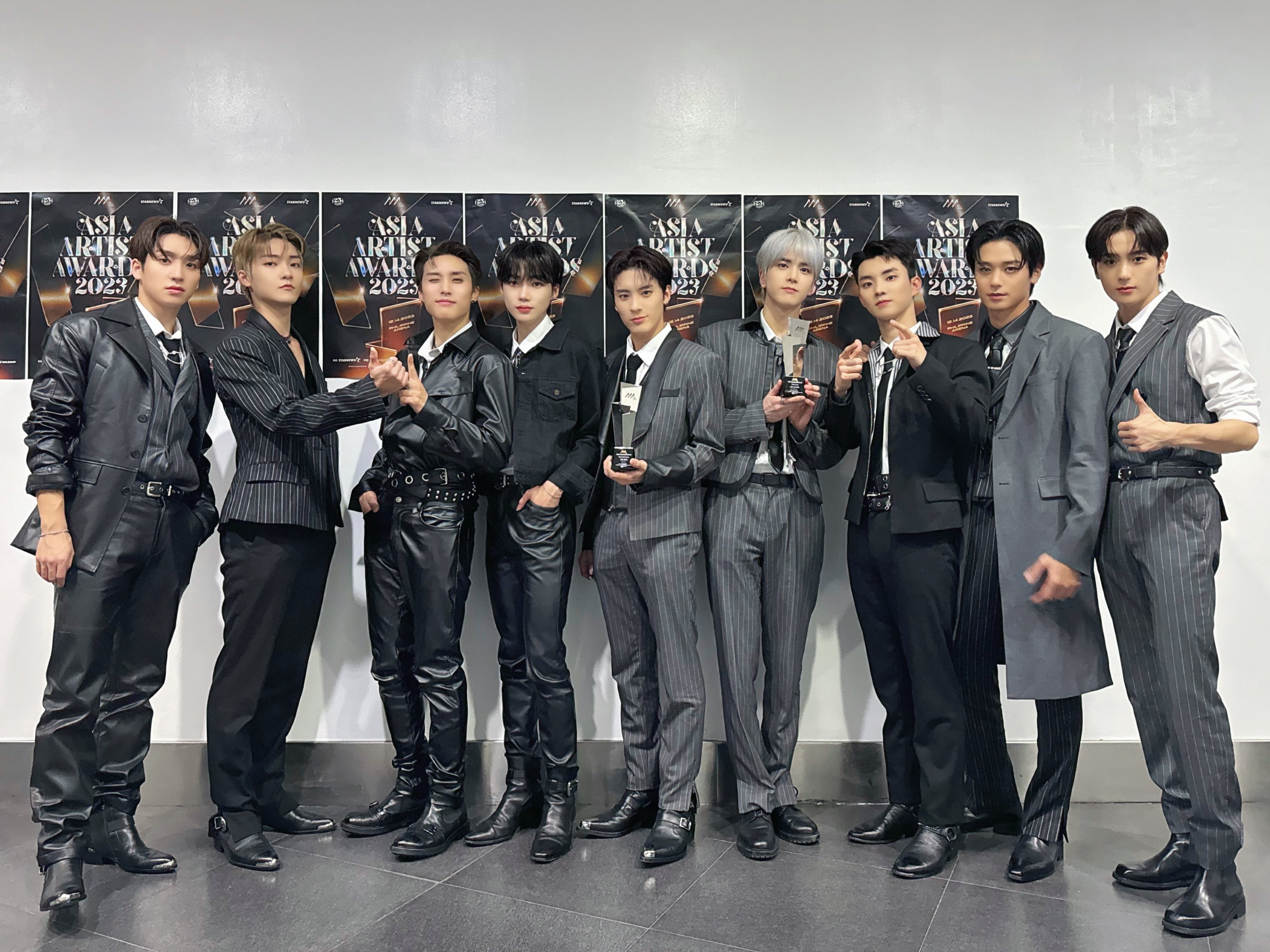 [잡담] 연말 더보이즈 의상 예쁘당.. - 인스티즈(instiz) 연예 카테고리