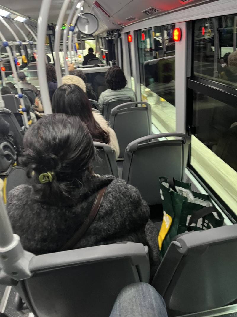 [잡담] 아니 버스 바깥쪽 앉는 사람들은 대체 뭐야 인스티즈 Instiz 일상 카테고리