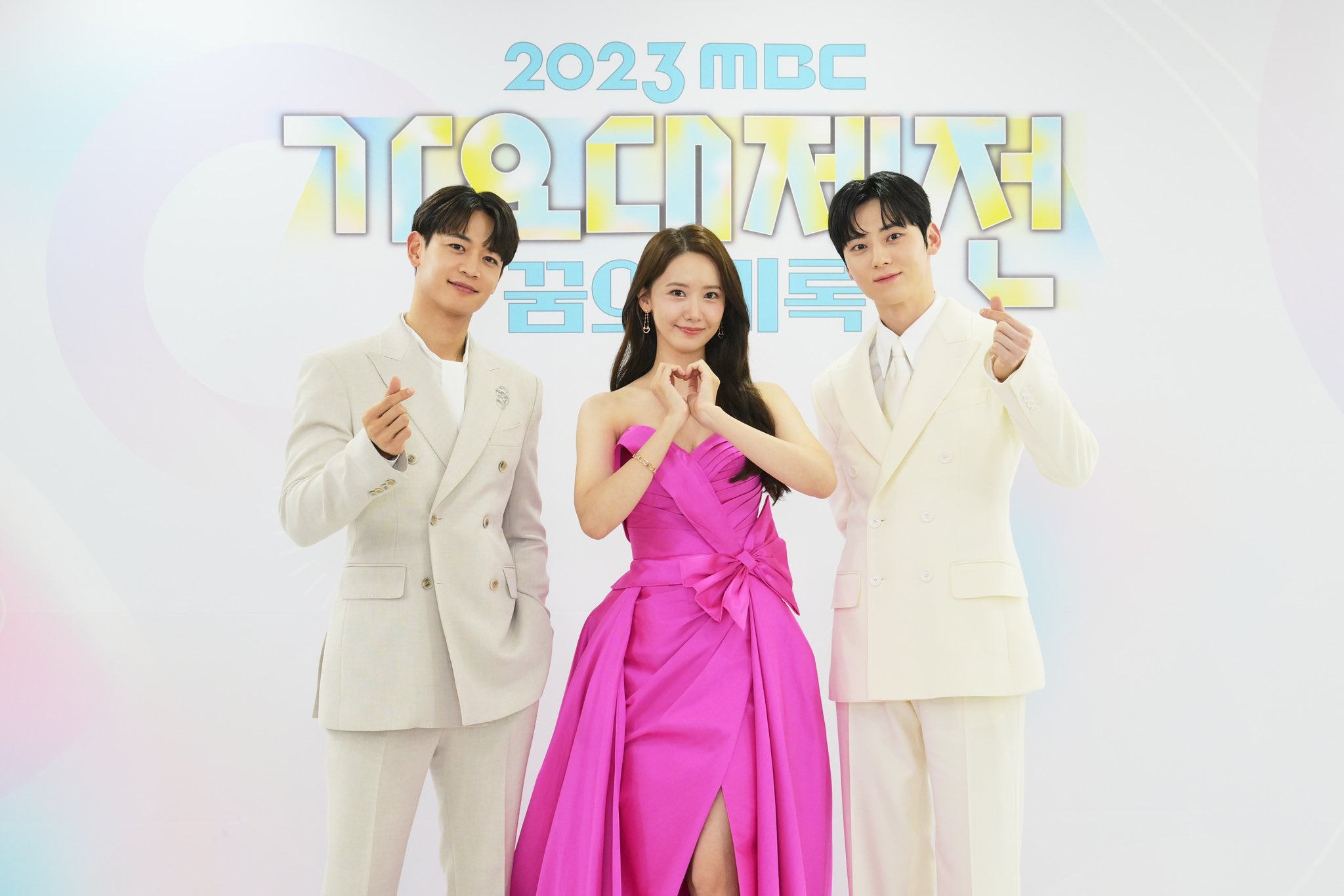 [정보/소식] 오늘 가요대제전 MC 포토월 떴다 - 인스티즈(instiz) 연예 카테고리