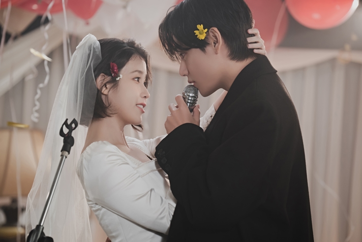 [잡담] 아이유 love wins all 뮤비 비하인드 사진 - 인스티즈(instiz) 연예 카테고리