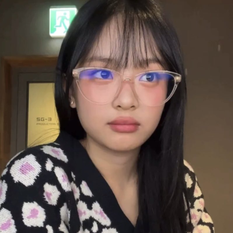 [잡담] 하니 안경쓰고 앞머리 자르니까 닥터슬럼프 아리 닮았네 - 인스티즈(instiz) 연예 카테고리