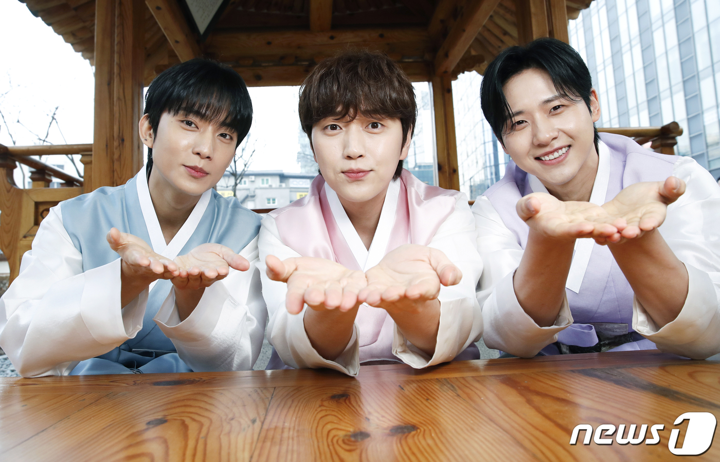 [정보/소식] B1A4 한복 인텁 사진 - 인스티즈(instiz) 연예 카테고리