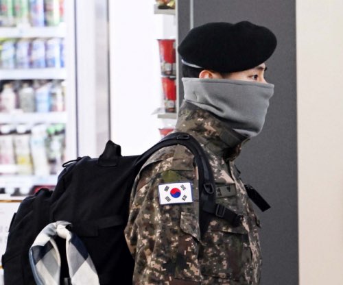 [잡담] 방탄 뷔 벌크업한 몸에.. 착달라붙는 sdt 훈련복 입은걸 상상하니까 - 인스티즈(instiz) 연예 카테고리