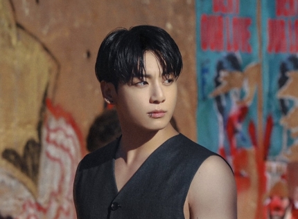 [정보/소식] 방탄소년단 정국 'Standing Next to You' MV 1억뷰 돌파 - 인스티즈(instiz) 연예 카테고리