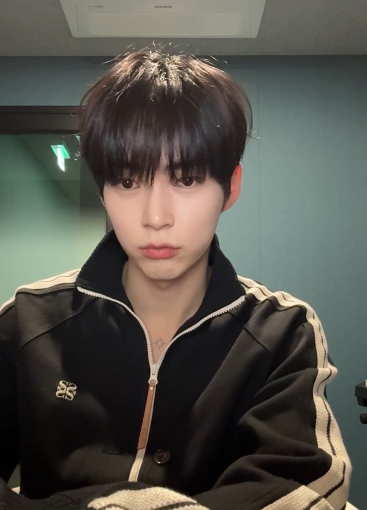 [잡담] 성한빈이 금발을 안하는 이유 (feat. 토끼모자) - 인스티즈(instiz) 연예 카테고리