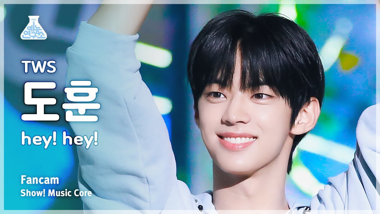 얘들아 남자아이돌이 이렇게 애교살 두툼하게 웃어도 되는거니 - 인스티즈(instiz) 연예 카테고리