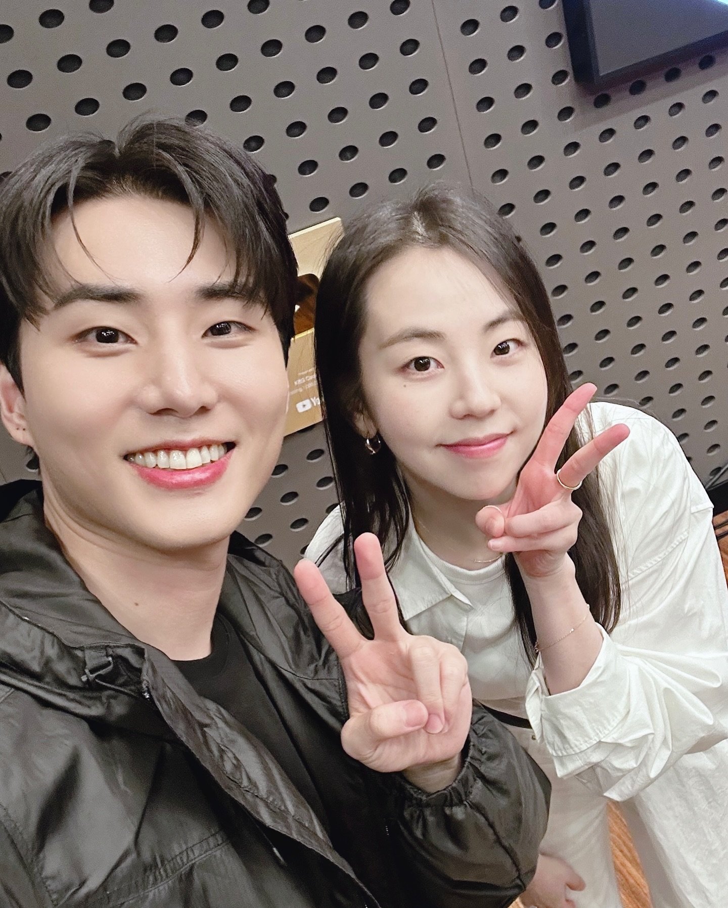 [잡담] 어제자 안소희 영케이 투샷 - 인스티즈(instiz) 연예 카테고리