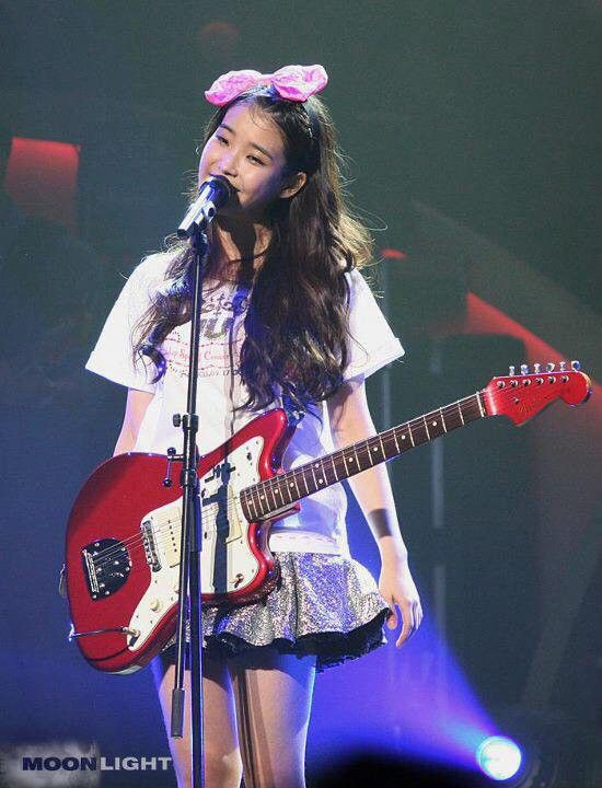 [잡담] 아이유와 일렉기타 2013->2024 - 인스티즈(instiz) 연예 카테고리