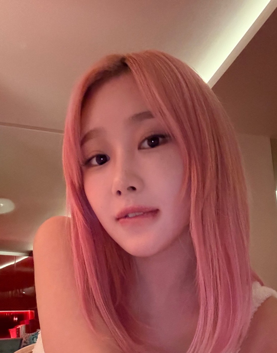 [잡담] 지젤인데 이정도면 셀카랑 남찍사랑 별 차이 없는거아니야? - 인스티즈(instiz) 연예 카테고리