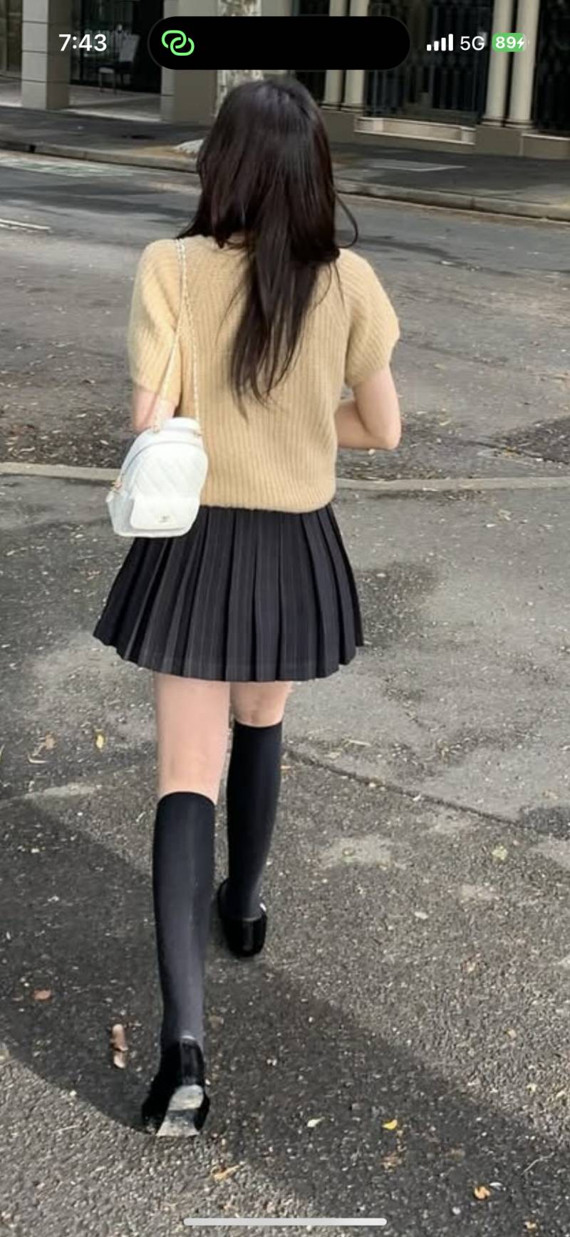 [잡담] 🚨🚨혹시 사진속이랑 비슷한 치마, 스타킹 정보 아는 사람 ㅠㅠ - 인스티즈(instiz) 뷰티 카테고리