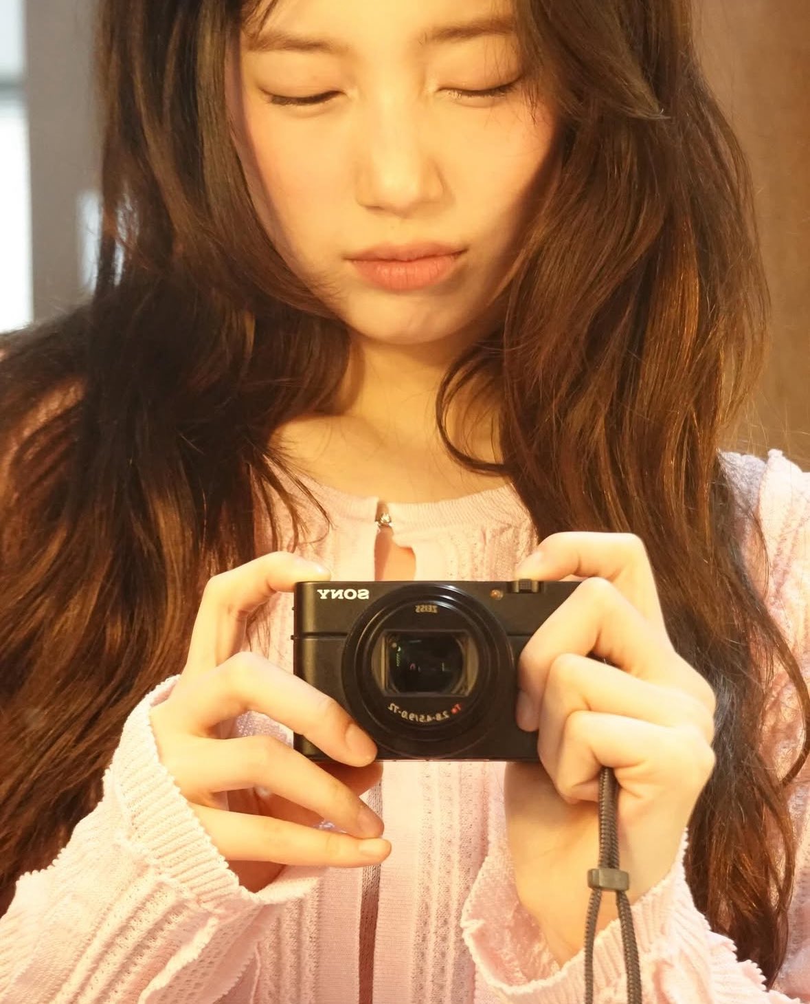 [잡담] 수지 인스타 이 옷 정보 올라왔나요 - 인스티즈(instiz) 드영배 카테고리