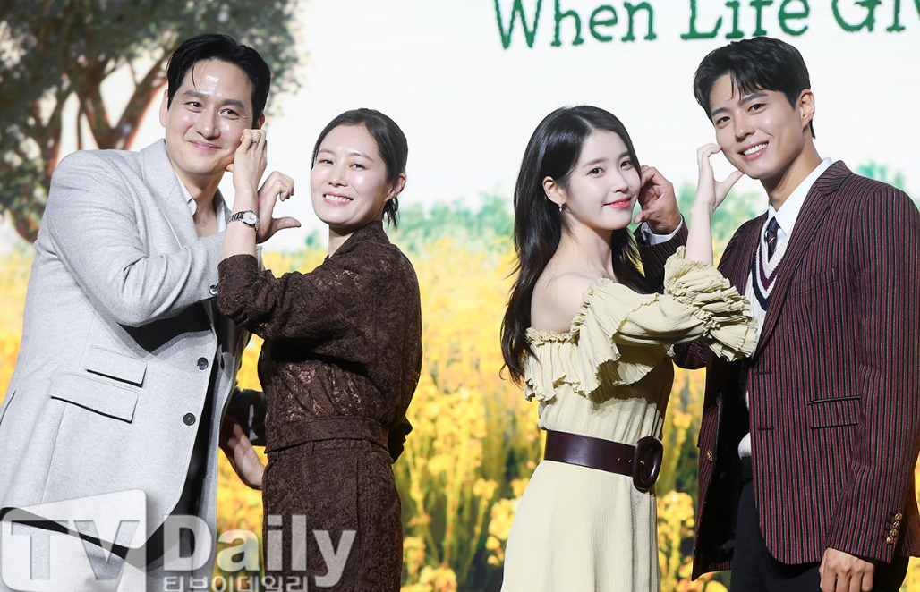 [잡담] 폭싹 배우들 제발회 단체샷 - 인스티즈(instiz) 연예 카테고리