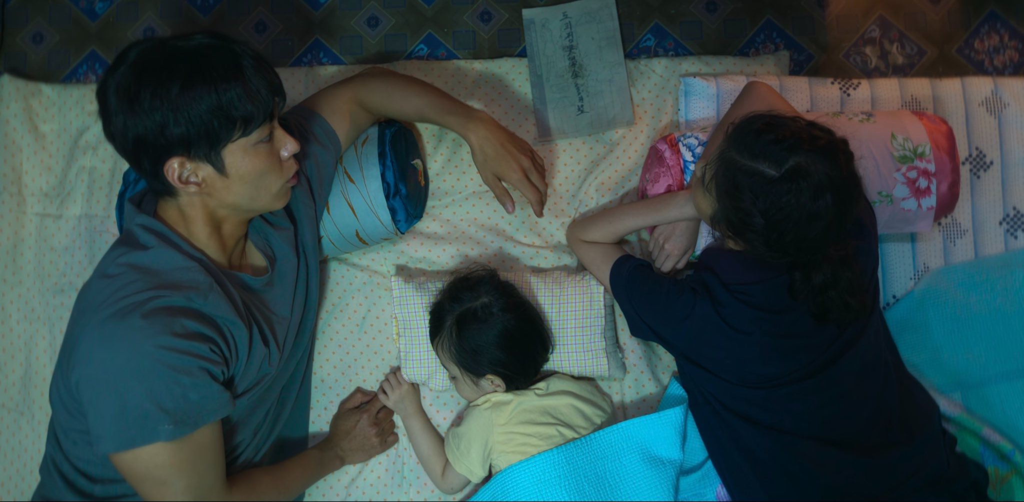 [잡담] 애기금명이 아빠 손가락 잡고 자는거 봐 - 인스티즈(instiz) 드영배 카테고리