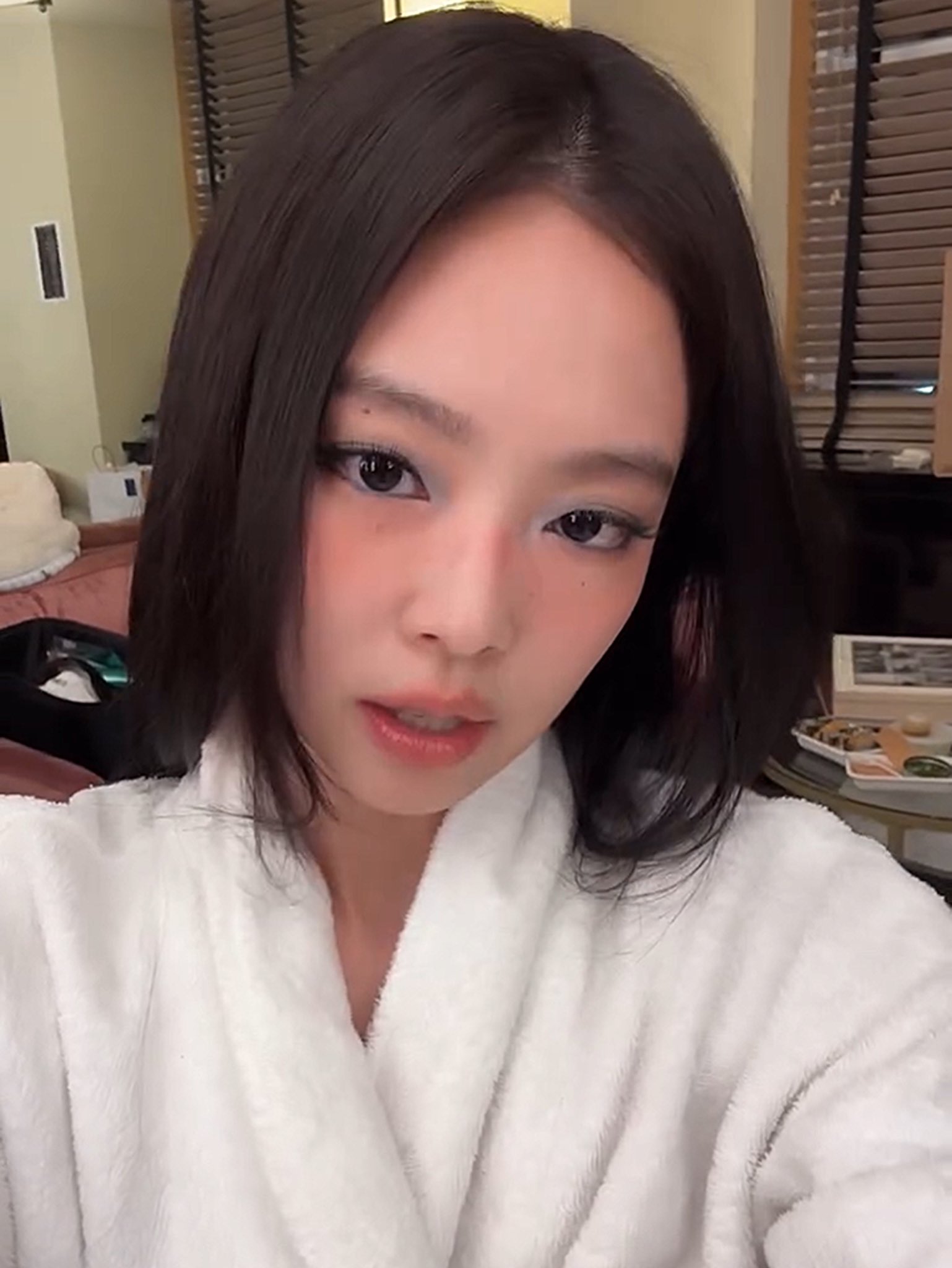 [잡담] 제니 눈 가로로 긴 편이야??? - 인스티즈(instiz) 연예 카테고리