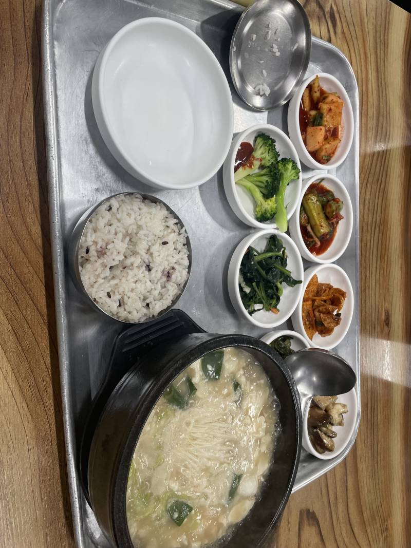 [잡담] 진짜 요즘 물가에 백반 9000 대박이다 - 인스티즈(instiz) 일상 카테고리