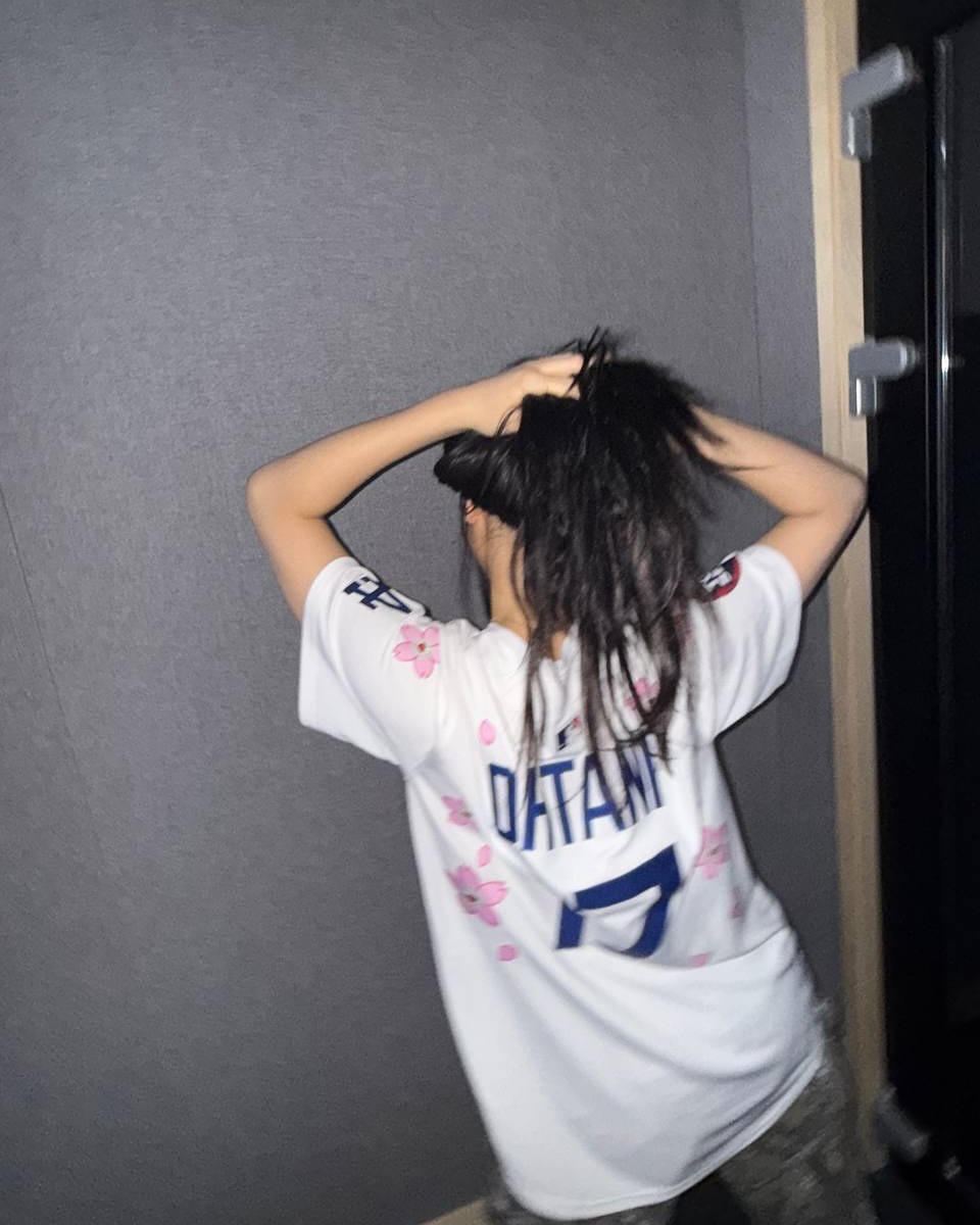 [잡담] NJZ(뉴진스) 무라카미 다카시 x MLB 월드 투어 도쿄 시리즈 리미티드 에디션 컬렉션 보내주셨나봐 - 인스티즈(instiz) 연예 카테고리