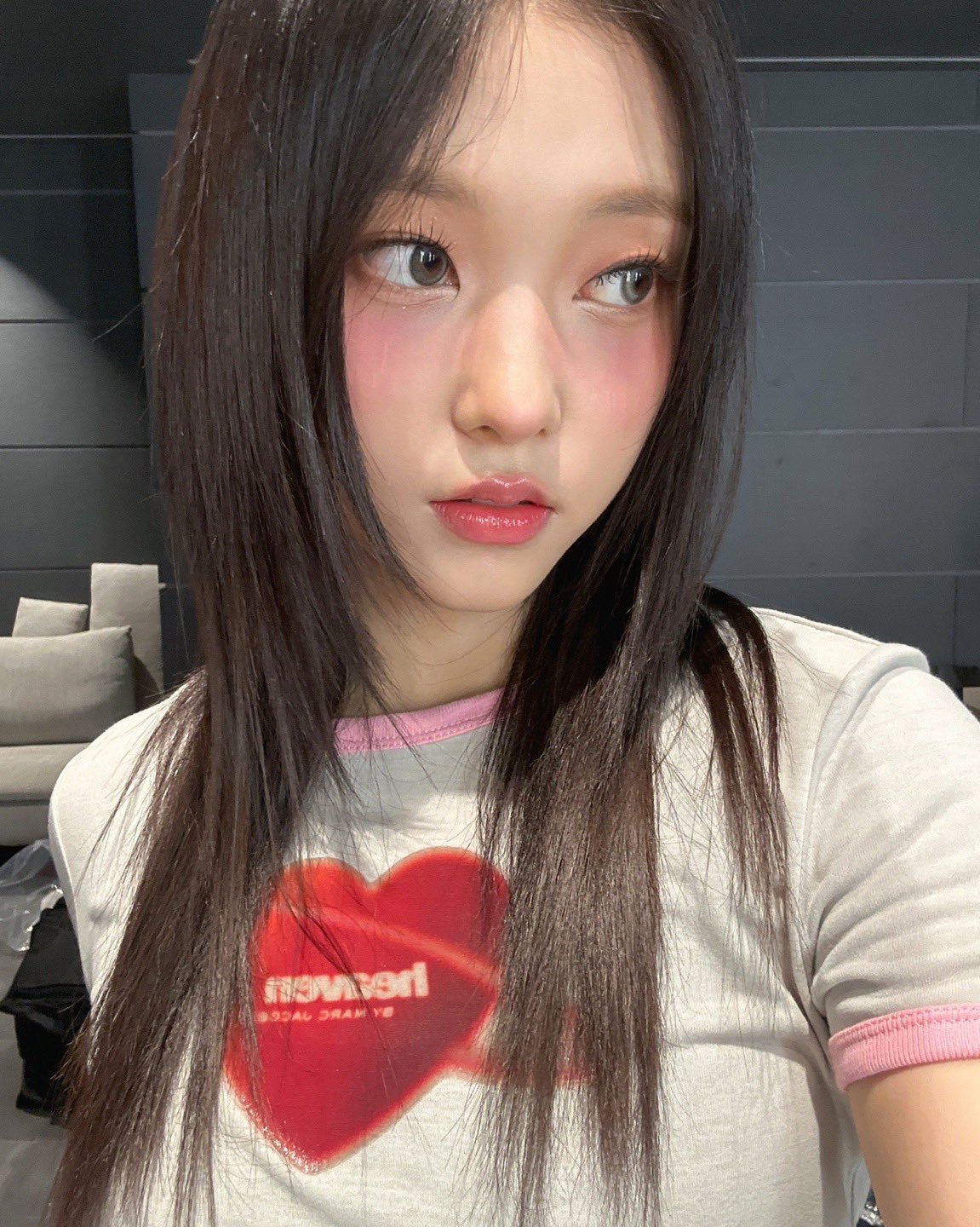 [잡담] 뉴진스 해린 블러셔 뭘까...?? - 인스티즈(instiz) 연예 카테고리