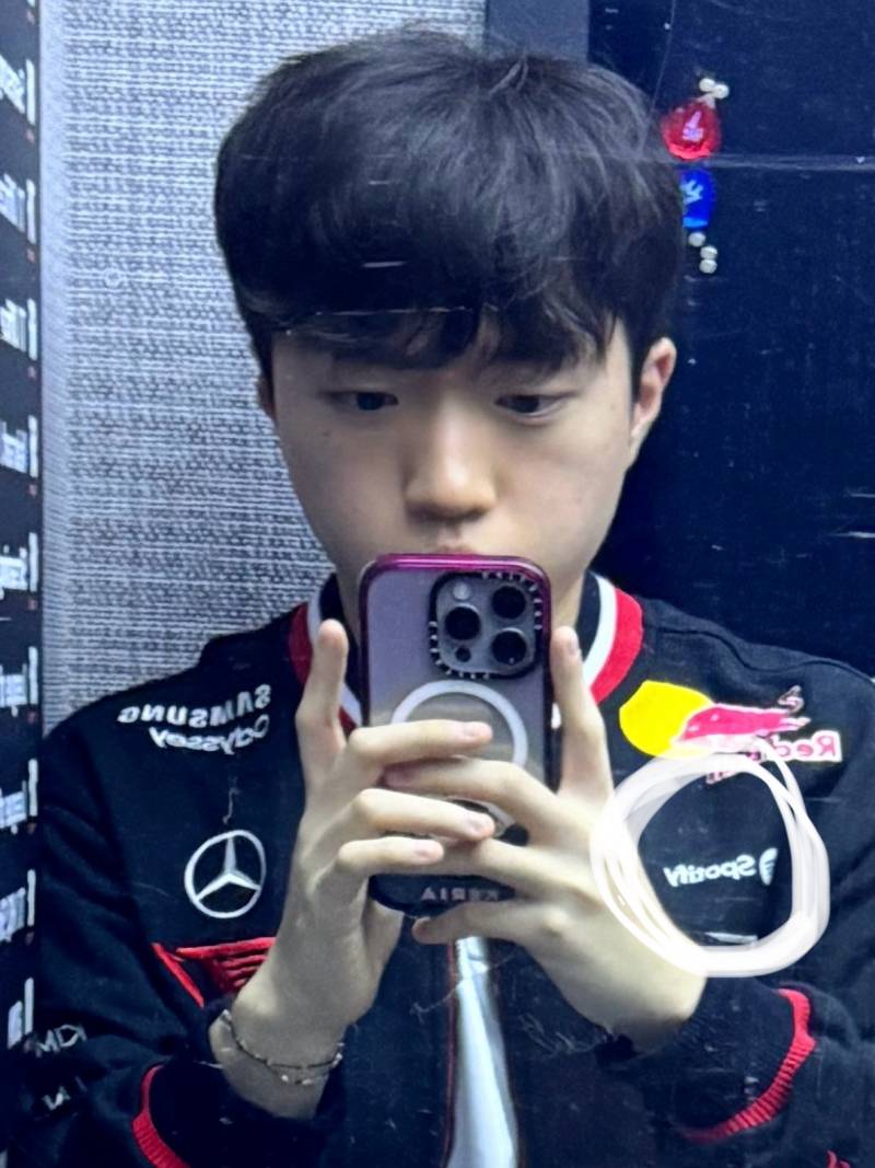 [잡담] 스포티파이 홈그 때 단발성 스폰서인줄알았는데 - 인스티즈(instiz) T1 (+SKT) 카테고리