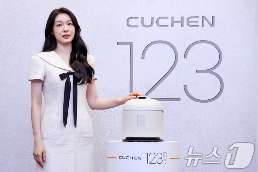 [잡담] 오늘 쿠첸 123밥솥 출시 기념 행사 참석한 김연아 기사사진 - 인스티즈(instiz) 연예 카테고리