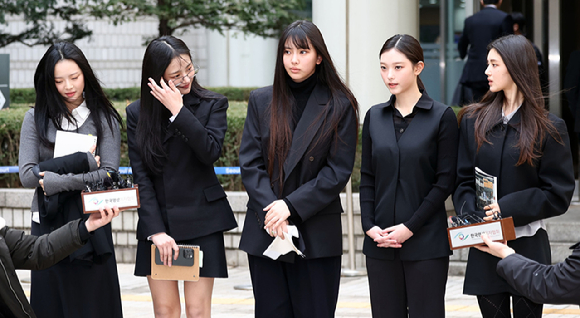 엔터 관계자 110명이 뽑은 ' '2025년 연예계 가장 기억에 남는 사건' - 인스티즈(instiz) 드영배 카테고리