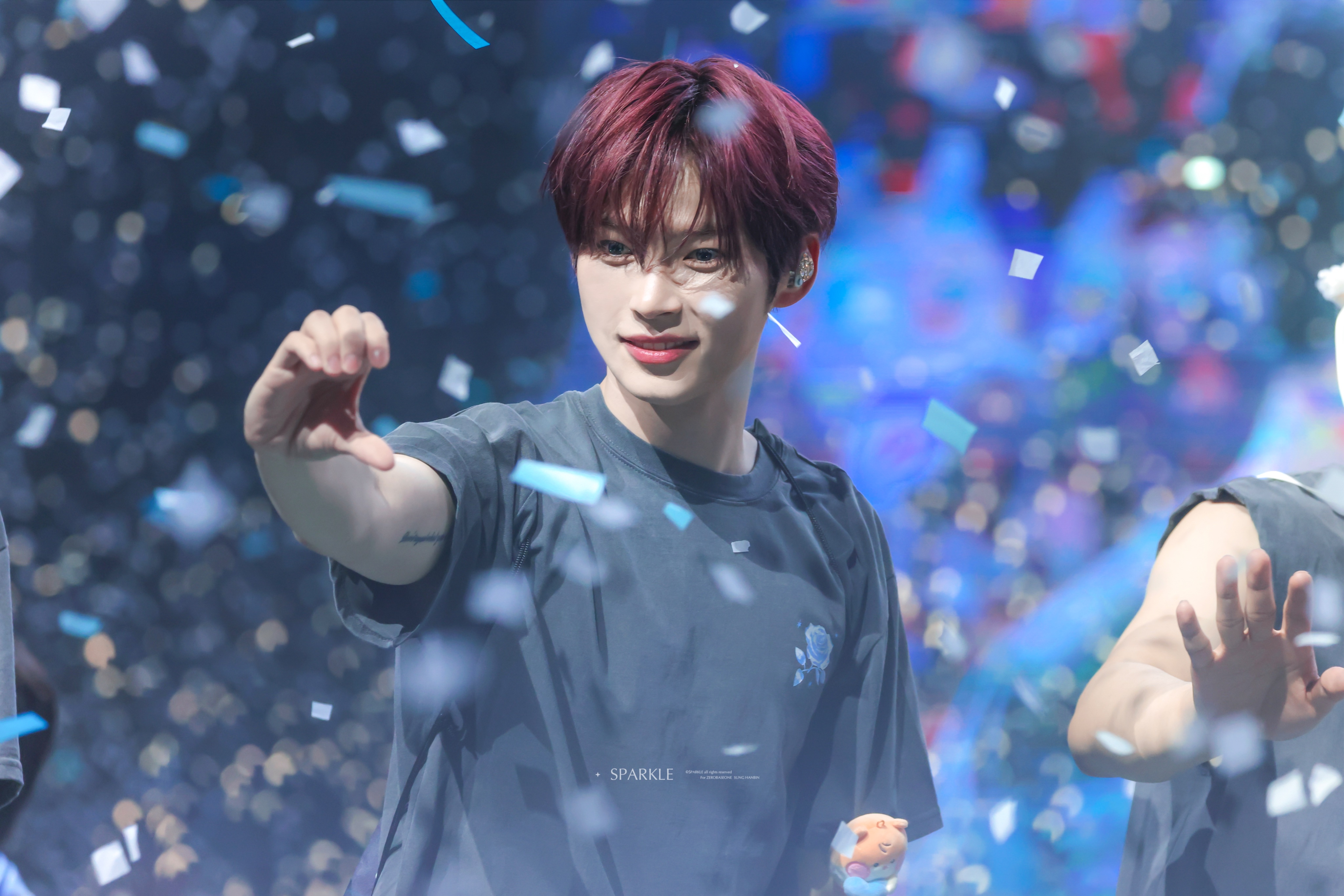 성한빈 컨페티 너무 예쁘다 - 인스티즈(instiz) 연예 카테고리