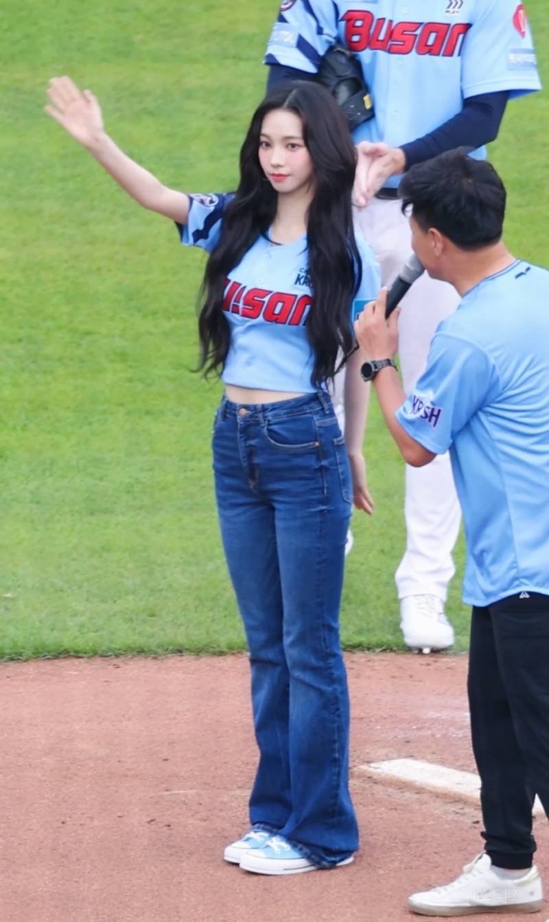 팬들 폰카에 찍힌 에스파 카리나 실물 수준jpg - 인스티즈(instiz) 이슈 카테고리