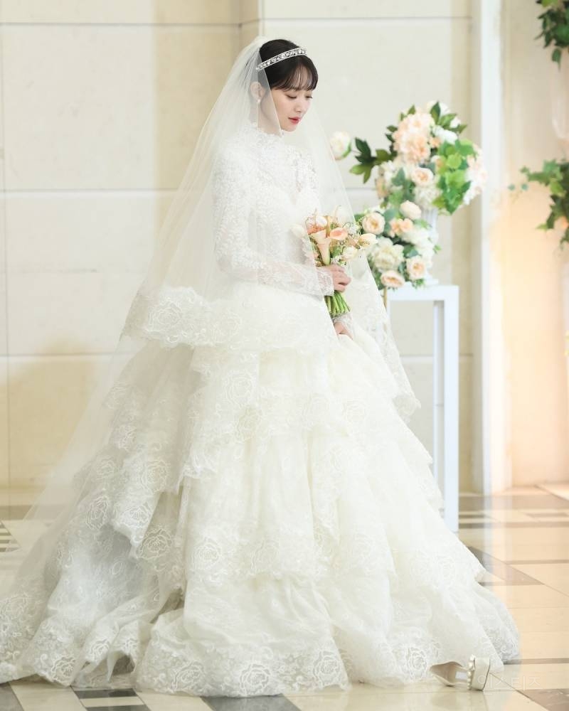 결혼기념 배우 신민아 웨딩드레스 모음 👗💍 - 인스티즈(instiz) 이슈 카테고리