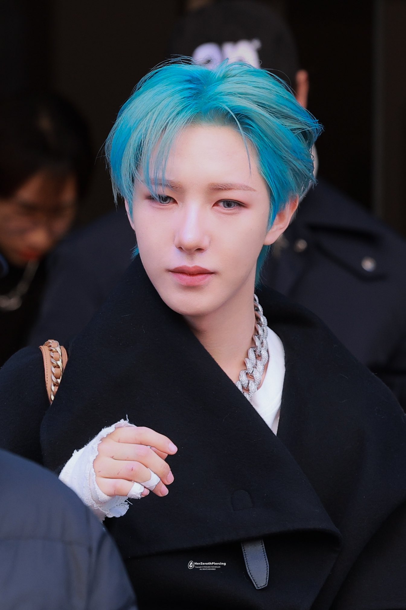 런쥔 렌즈 파란거 끼고 머리도 민트색이라 - 인스티즈(instiz) 연예 카테고리