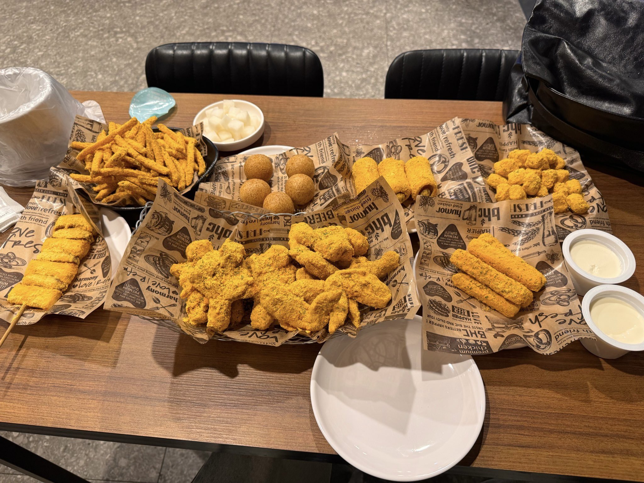 킥플립 주왕 혼자서 BHC 매장 가서 뿌링클 시리즈 다 시켜 먹은 거 봐라 - 인스티즈(instiz) 연예 카테고리