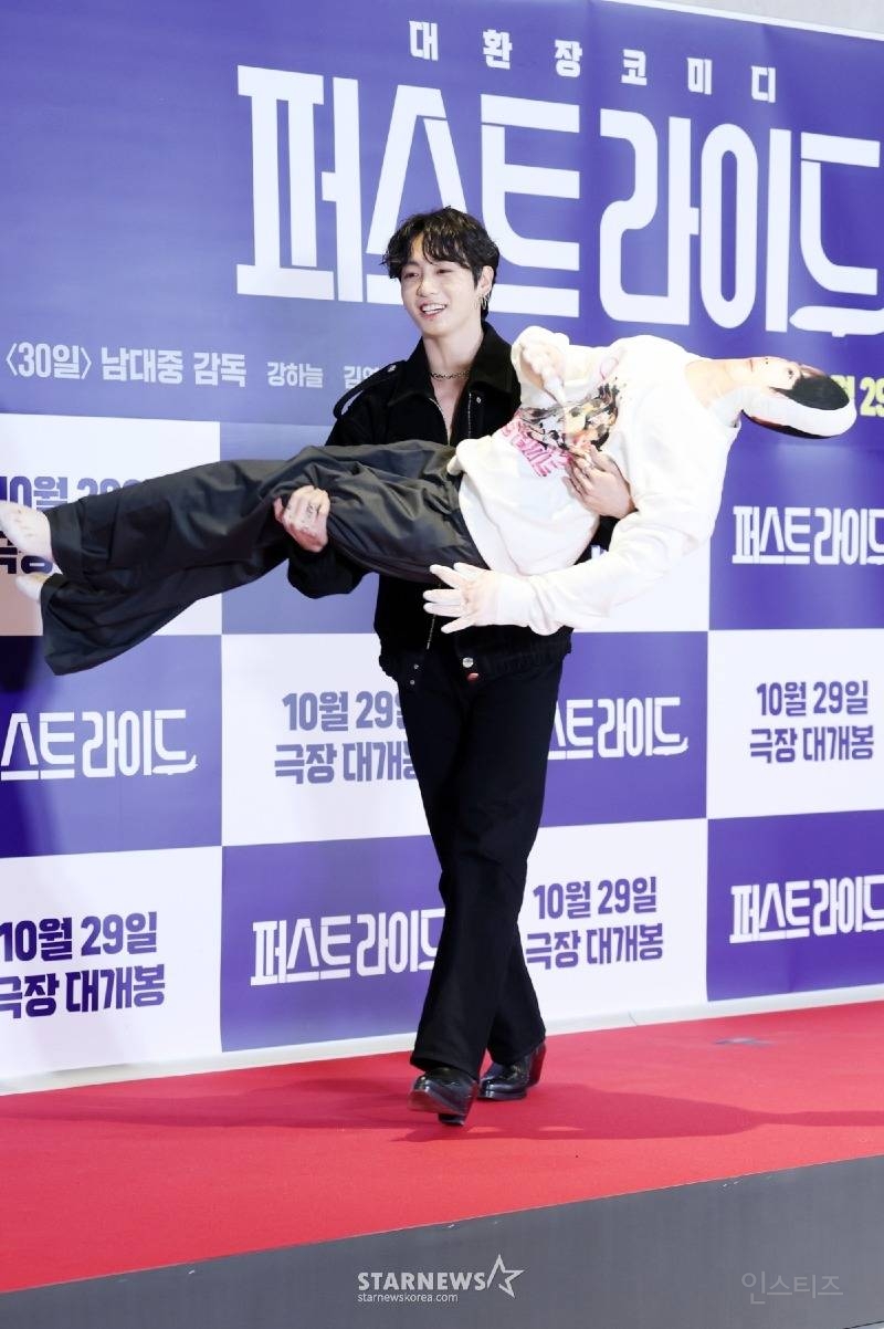 찐친 정국과 함께 신곡 세러데이프리처 챌린지 찍은 차은우 .jpg - 인스티즈(instiz) 이슈 카테고리