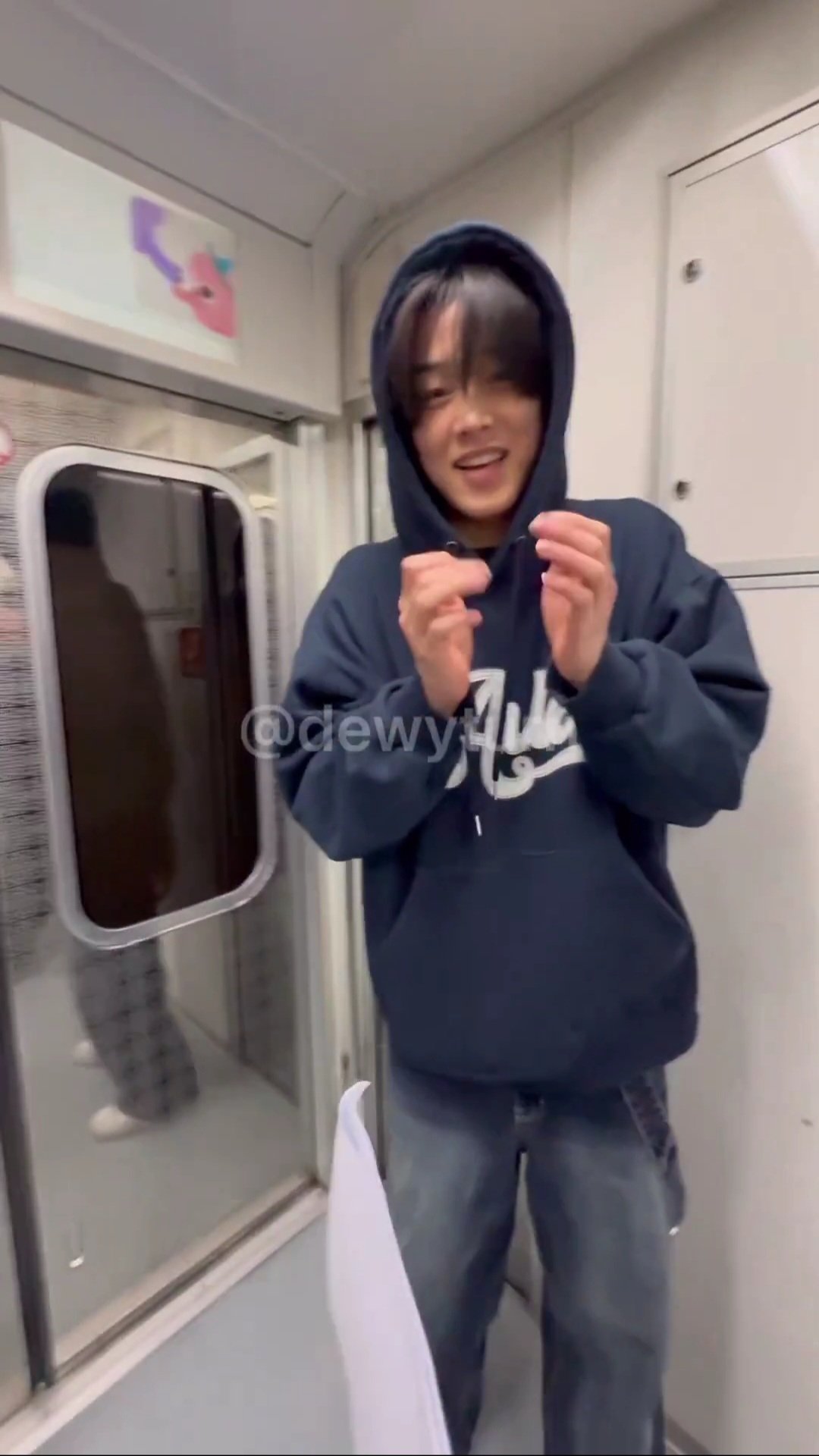 뉴키즈 석준 지하철에서 목격담 떴는데 - 인스티즈(instiz) 연예 카테고리