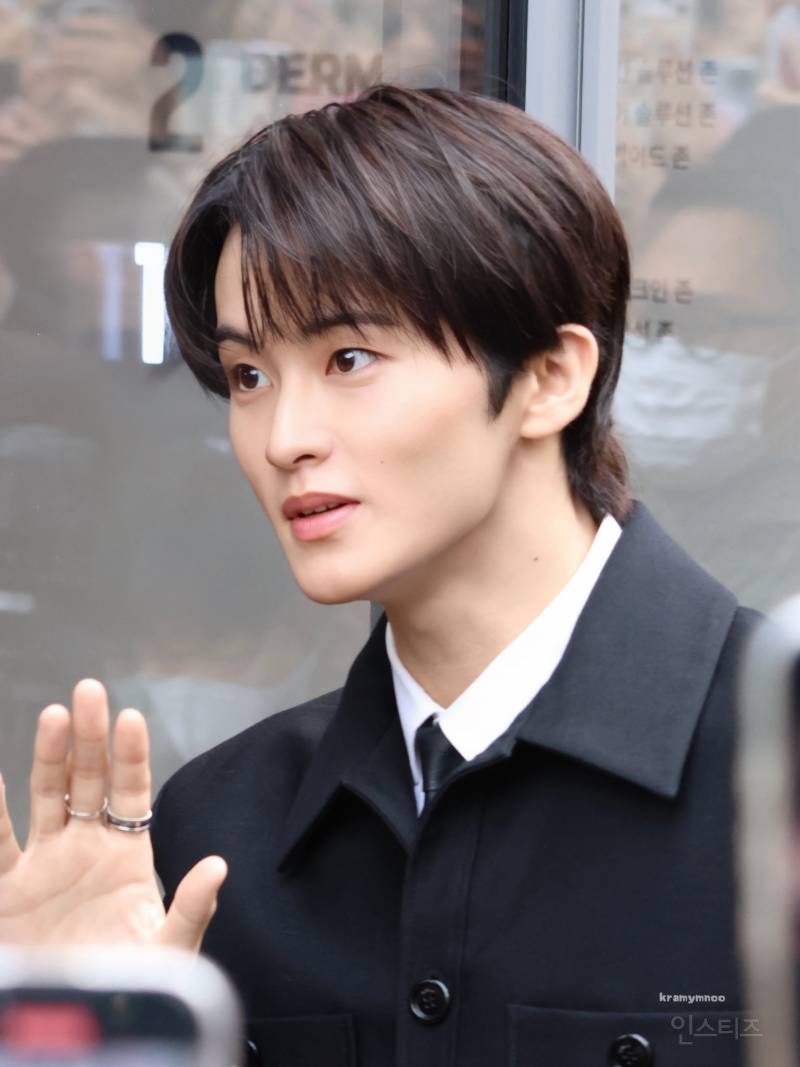 251124 코스알엑스 팝업스토어 참석한 NCT 마크 .jpg - 인스티즈(instiz) 이슈 카테고리