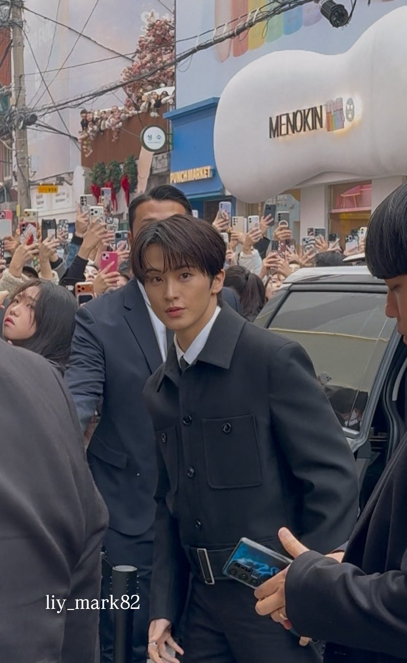 251124 코스알엑스 팝업스토어 참석한 마크 사진들 - 인스티즈(instiz) 연예 카테고리