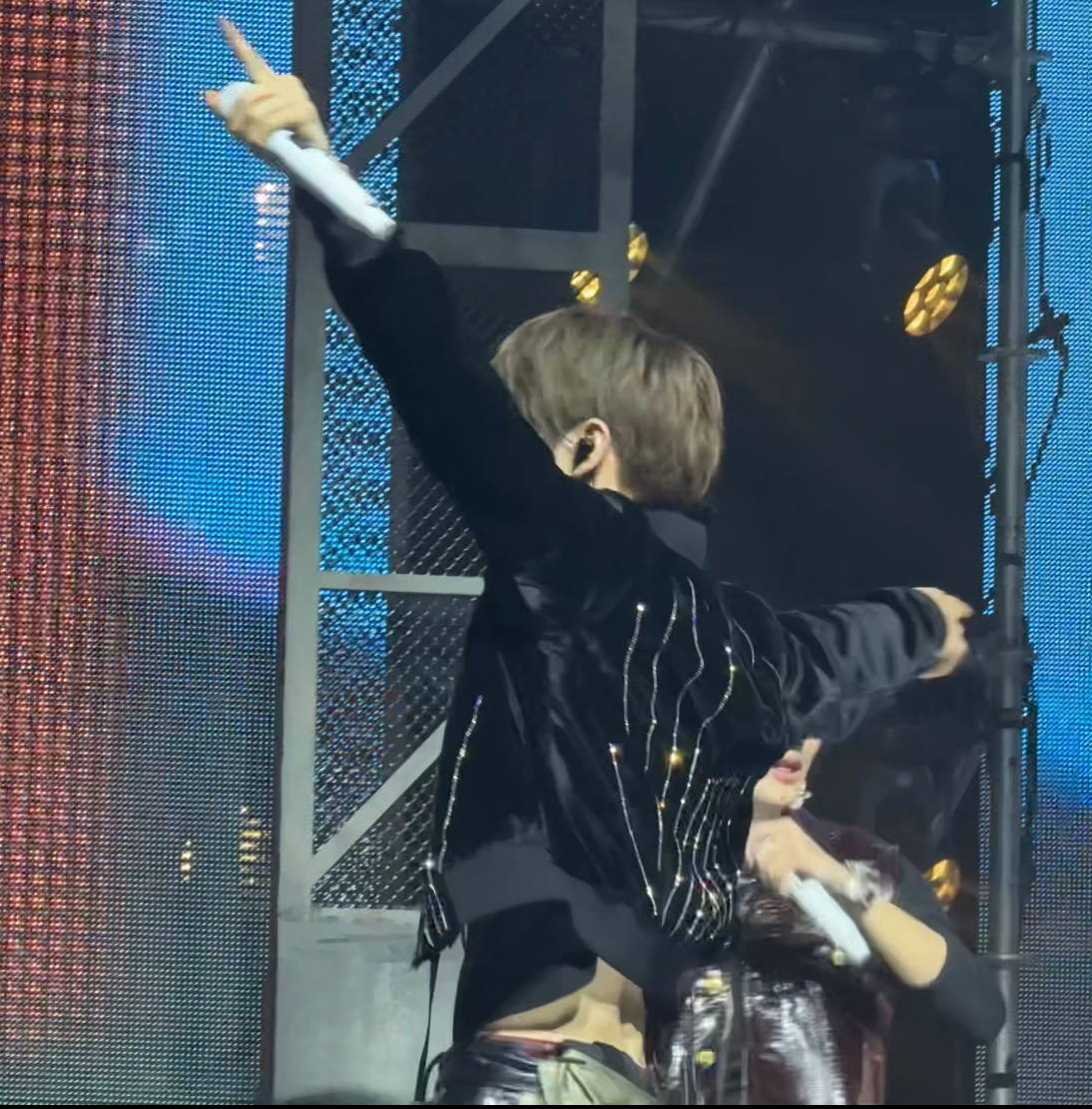 아니 성찬이 허리 엄청 얇네… - 인스티즈(instiz) 연예 카테고리