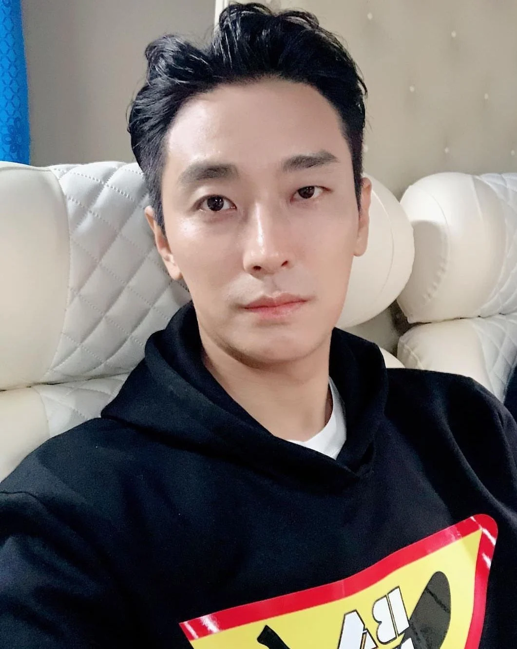 어떤 얼굴이 더 주지훈같음???.jpg - 인스티즈(instiz) 이슈 카테고리