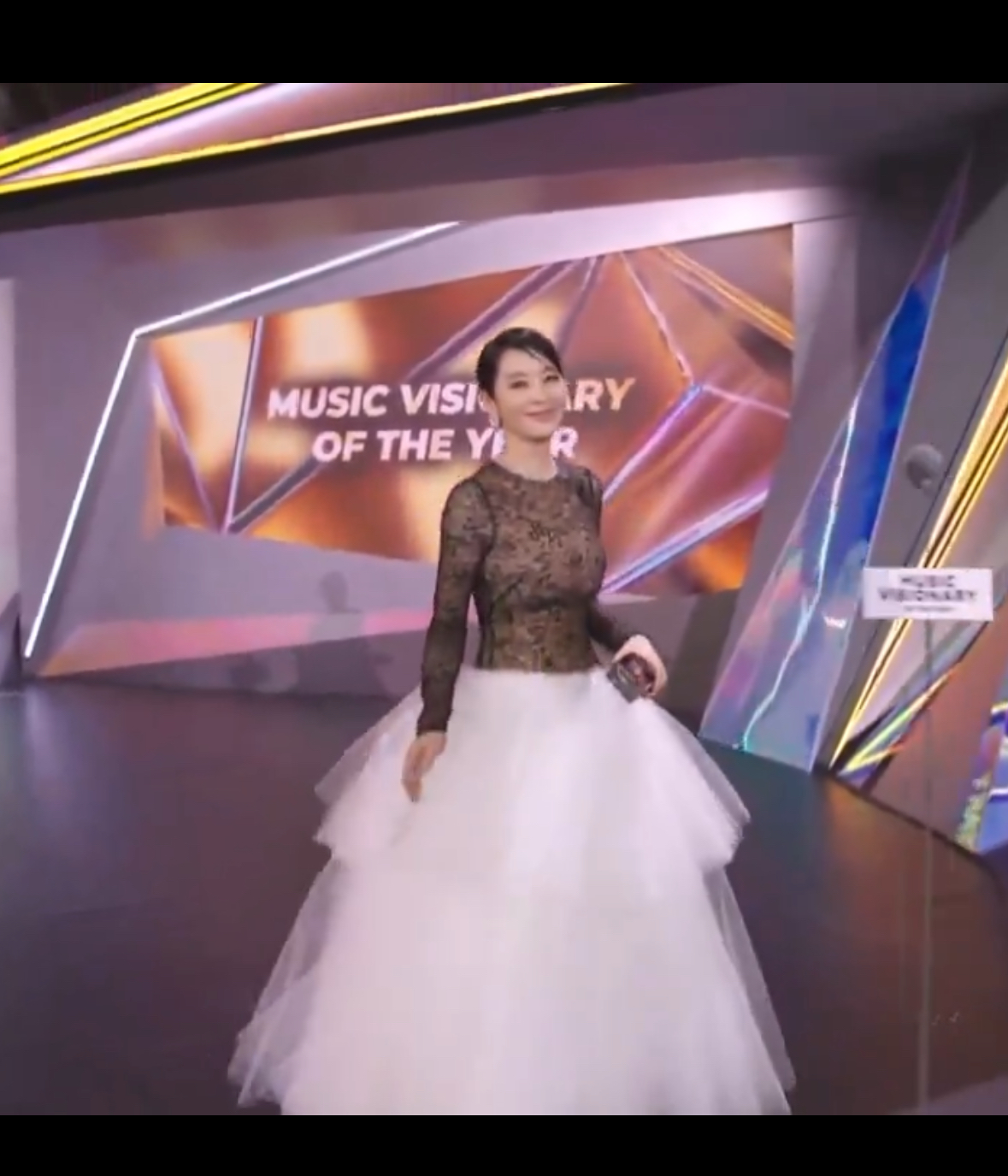 오늘 김혜수 드레스 진짜 놀랍도록 - 인스티즈(instiz) 드영배 카테고리