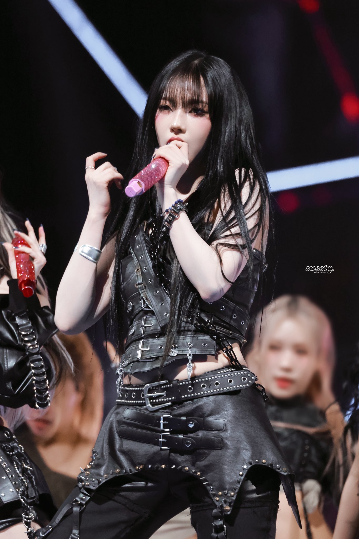 251129 홍콩 MAMA 2일차 지민정 (카리나 윈터) 고화질 - 인스티즈(instiz) 연예 카테고리