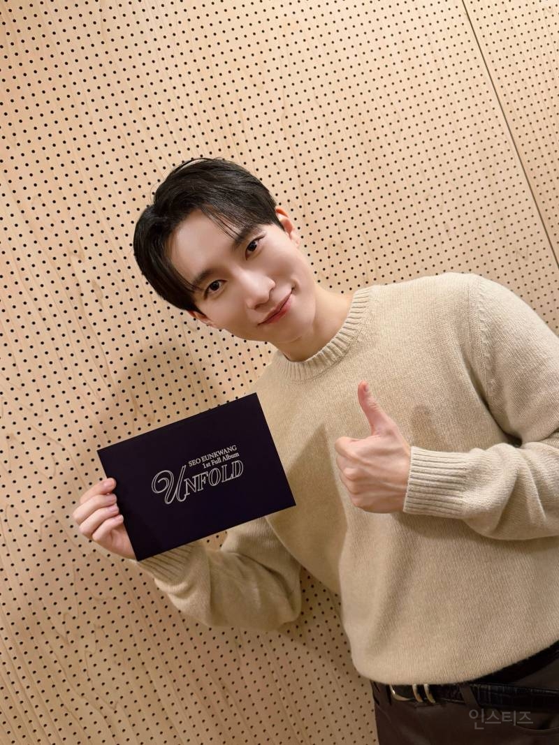 첫 솔로앨범 준비에 살 많이빠진듯한 남돌.jpg - 인스티즈(instiz) 이슈 카테고리