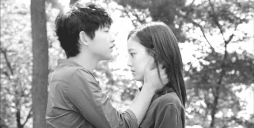 문채원 목잡고 키스하는 송중기.gif - 인스티즈(instiz) 이슈 카테고리