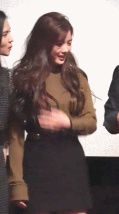 김유정 무대인사 모습 GIF - 인스티즈(instiz) 이슈 카테고리