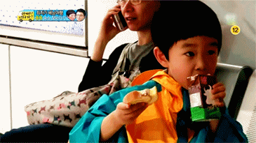 [아빠어디가] 민율이 귀여운 손.jpggif - 인스티즈(instiz) 이슈 카테고리