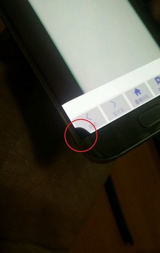 갤럭시S7 엣지 사용자들, 디스플레이에 핑크색 선 생기는 문제 제기 - 인스티즈(instiz) 이슈 카테고리