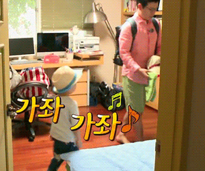 [아빠어디가] 민율이 귀여운 손.jpggif - 인스티즈(instiz) 이슈 카테고리