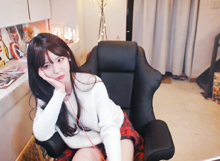 [소음데주의] 요즘 핫한 안 흔한 아프리카 미녀 트랜스젠더 BJ - 인스티즈(instiz) 인티포털 카테고리