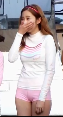 래쉬가드 입은 CIVA 윤채경 - 인스티즈(instiz) 이슈 카테고리