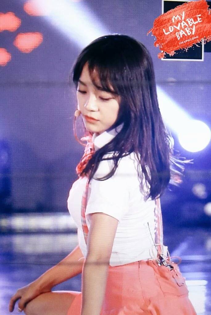 오늘자 IOI 김세정 게릴라콘서트.jpg - 인스티즈(instiz) 이슈 카테고리